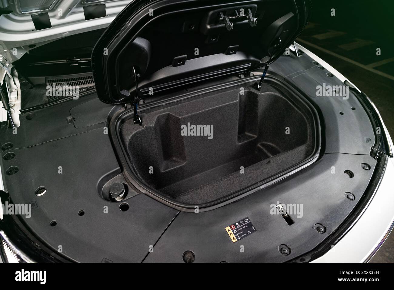 Practical electric suv hi-res stock photography and images - Alamy