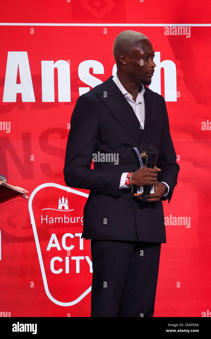 26 August 2024, Hamburg: Owen Ansah, athletics (sprinter), is honored ...