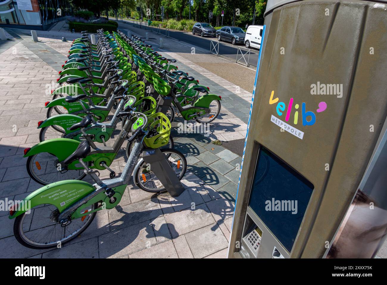 Vélib bike sharing system hi-res stock photography and images - Alamy