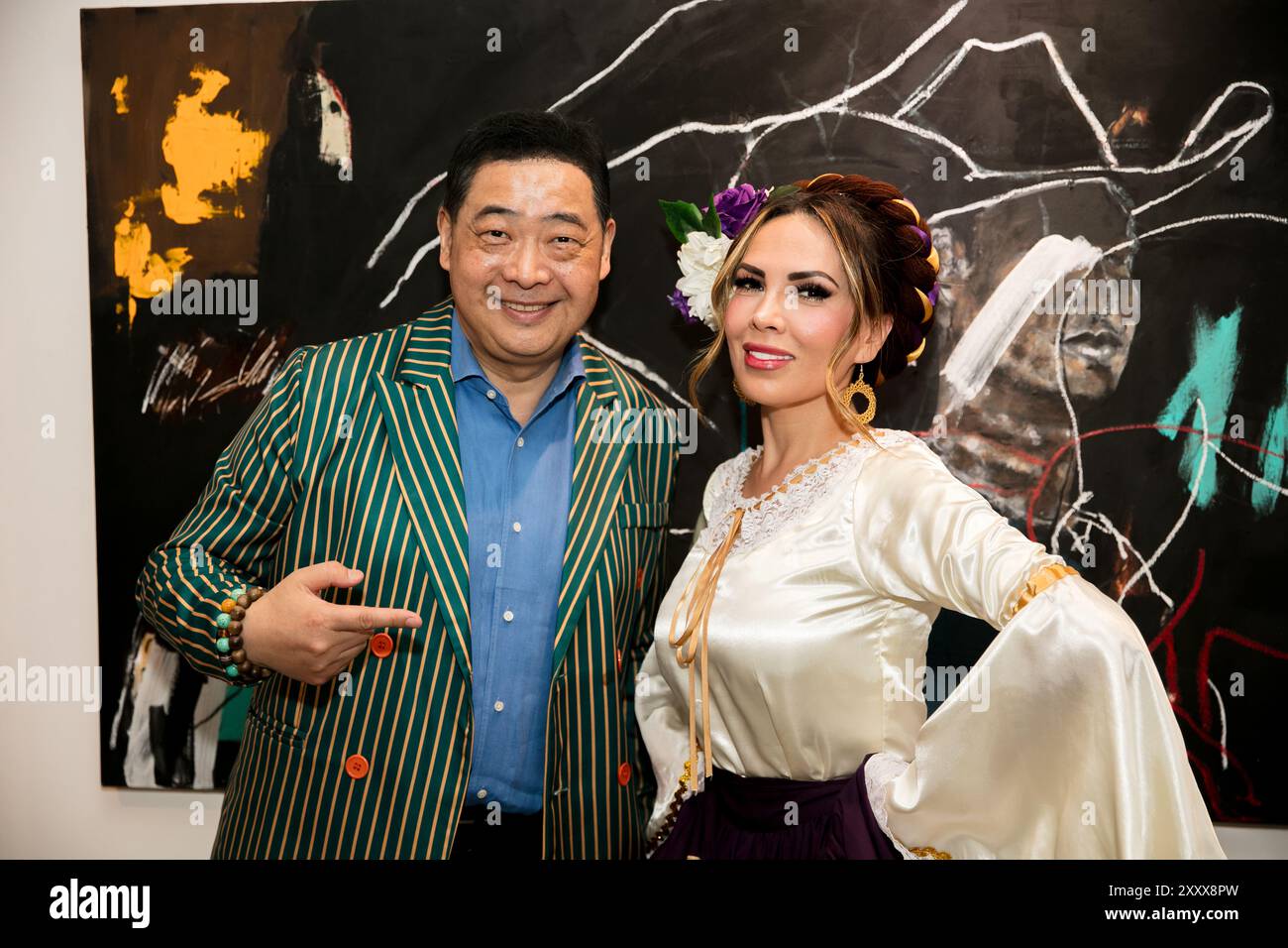 Santa monica ballet folklorico hi-res stock photography and images - Alamy