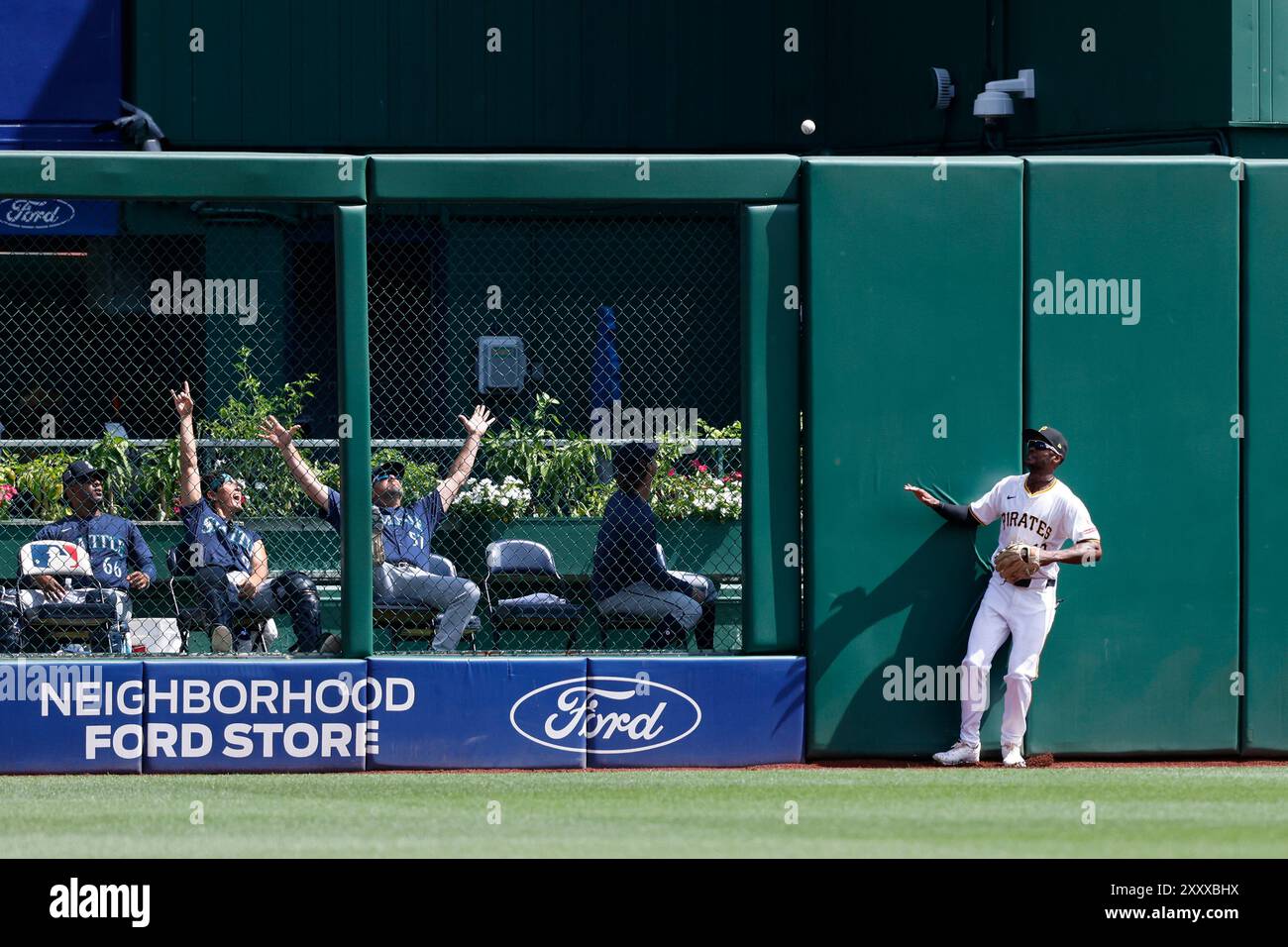 PITTSBURGH, PA - AUGUST 18: Seattle Mariners bullpen reacts after a ...