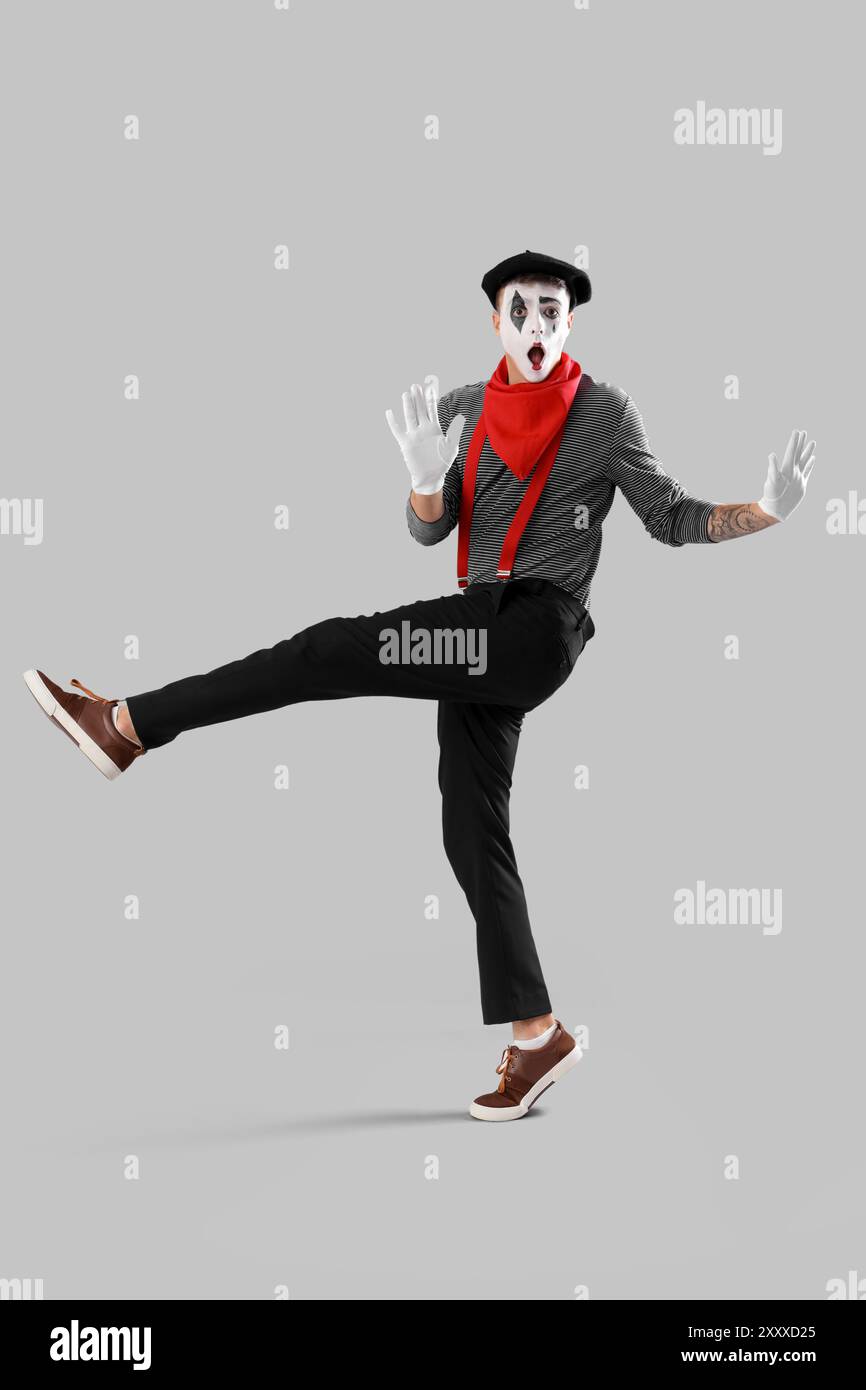 Grey mime artist hi-res stock photography and images - Alamy