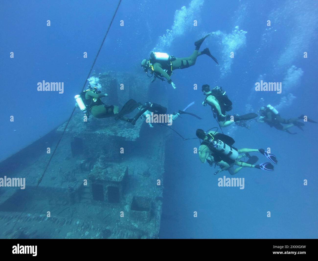 Oahu, United States. 12 July, 2024. U.S Navy divers assigned to Mobile ...