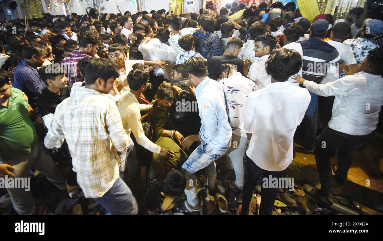 India patna stampede hi-res stock photography and images - Alamy