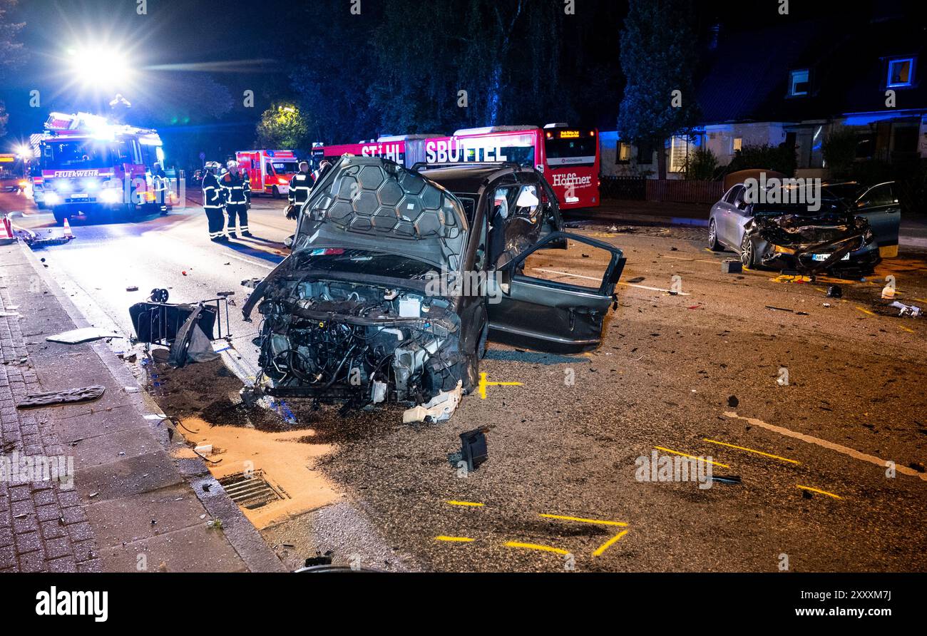 Hamburg, Germany. 26th Aug, 2024. Wrecked cars stand at the scene of an ...