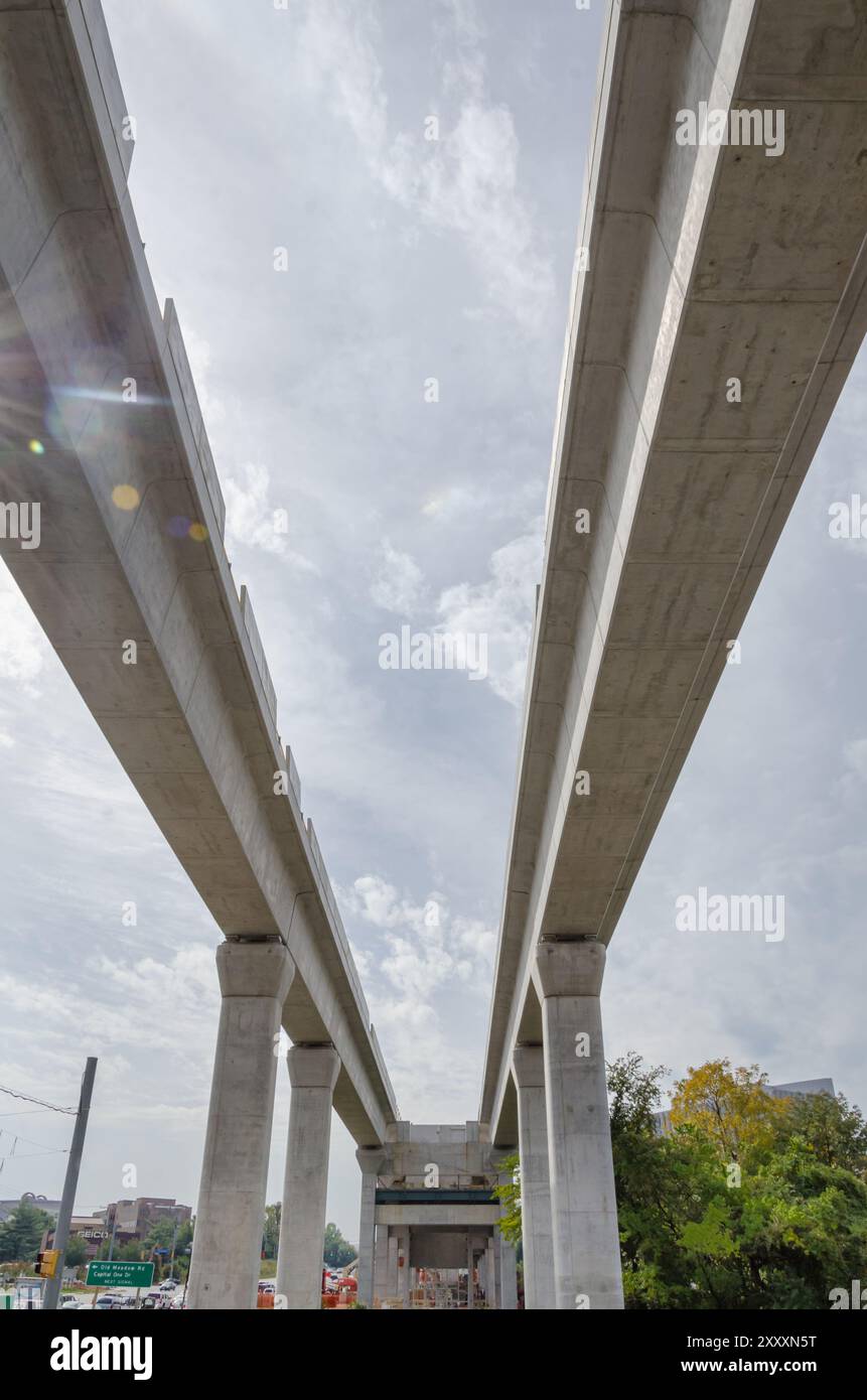 Construction of the Tyson's Corner Metro Station extension on the ...