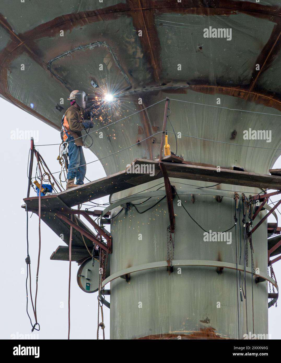 Tower scaffolding hi-res stock photography and images - Alamy