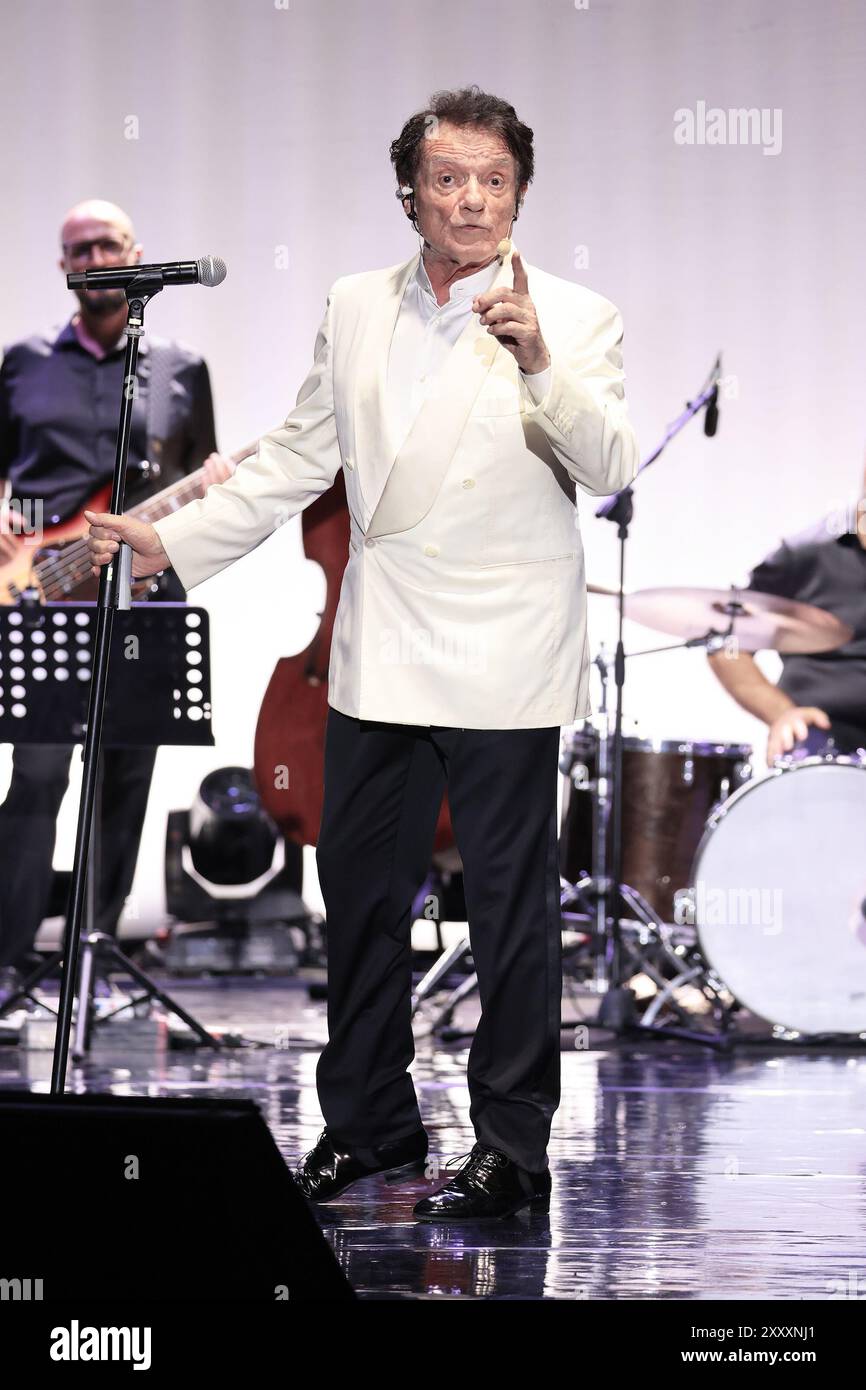 in the photo Massimo Ranieri Stock Photo - Alamy