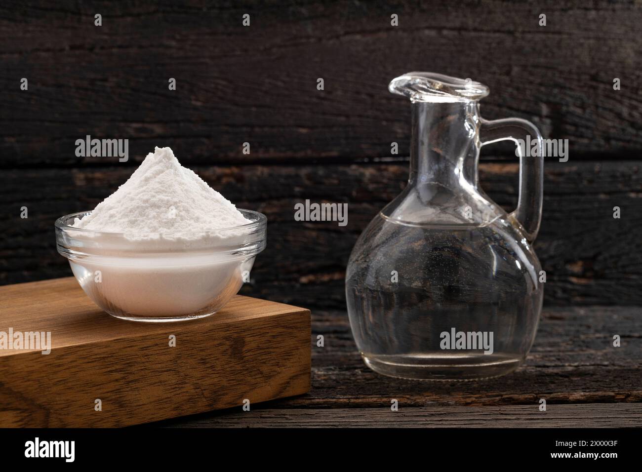 Vinegar and baking soda mix in the glass jar Stock Photo - Alamy