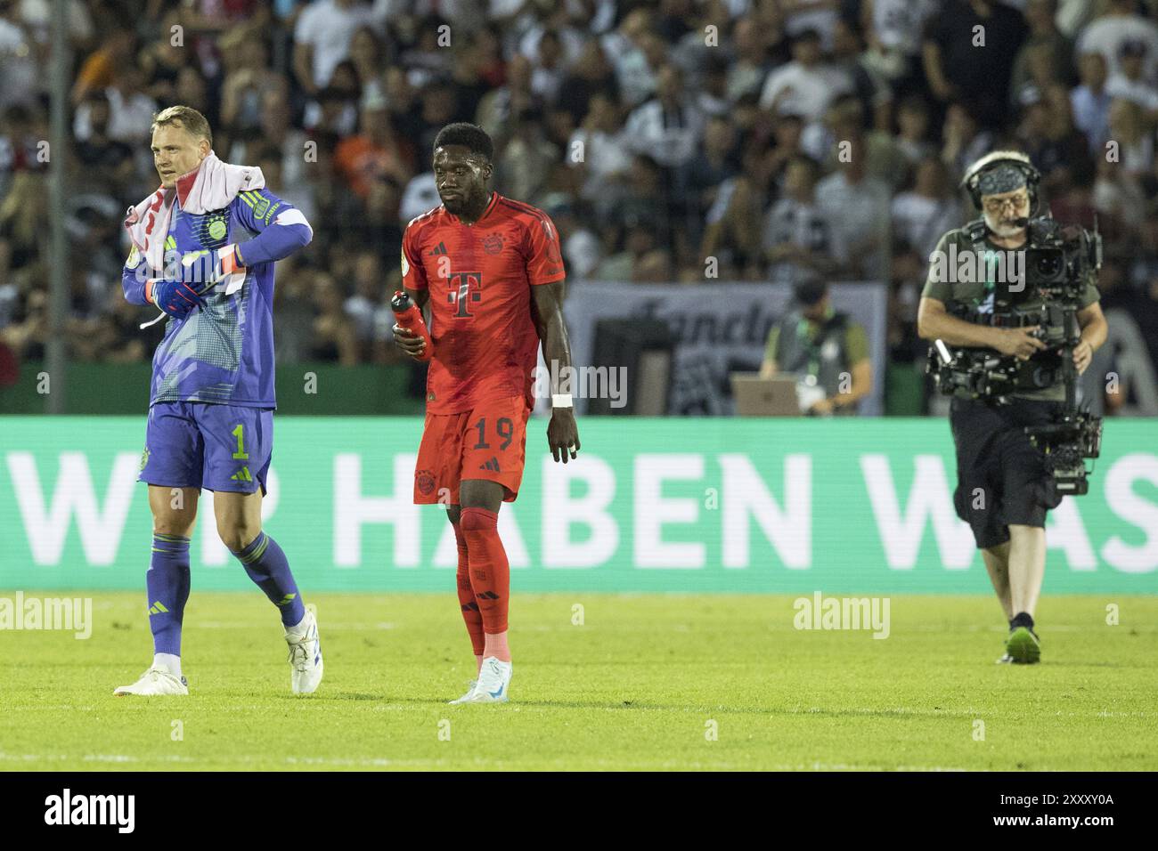 Football match, captain and goalkeeper Manuel NEUER FC Bayern Munich ...