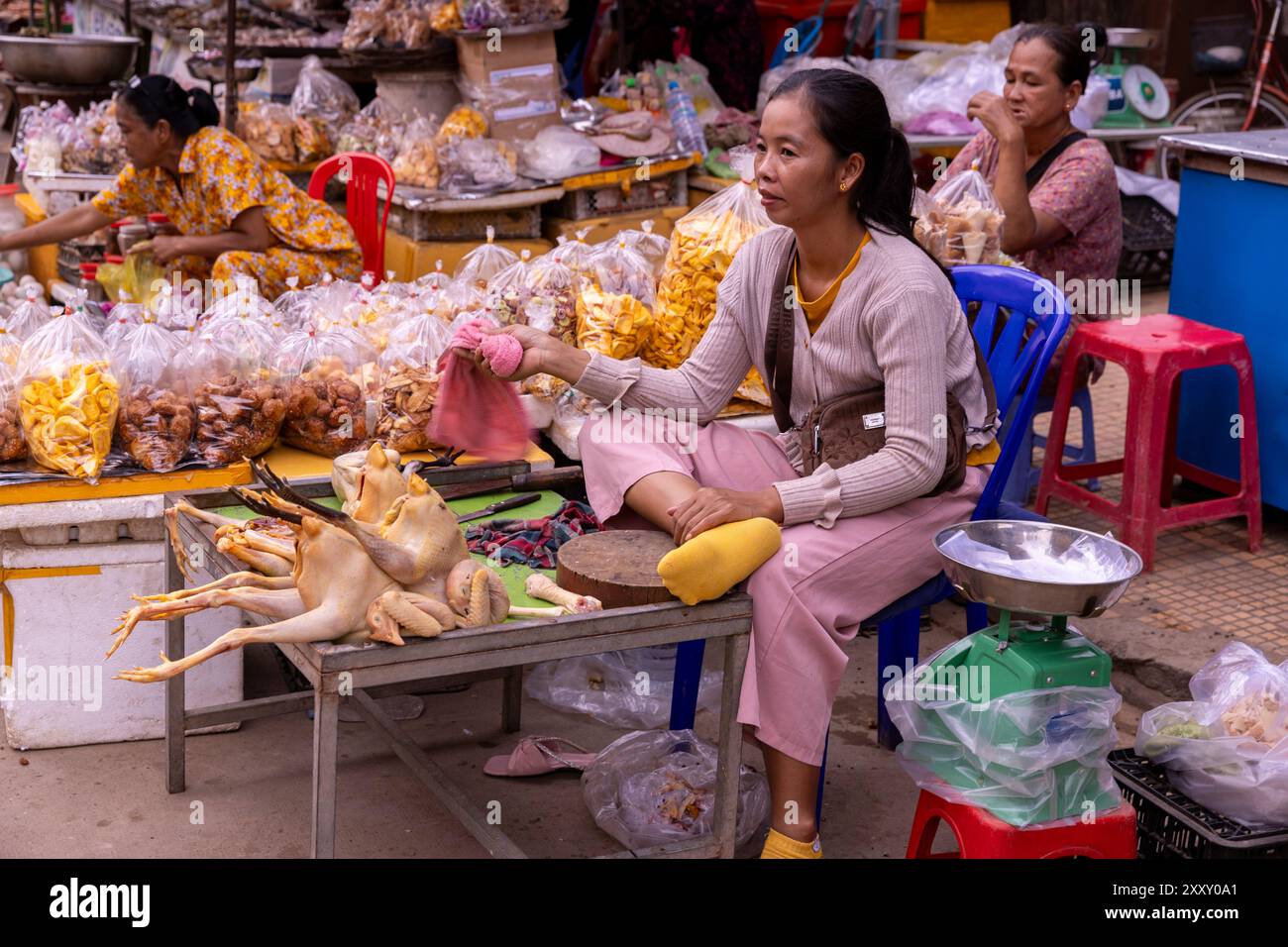 Daily life at Kratié market, Kratié Province, Cambodia Stock Photo - Alamy