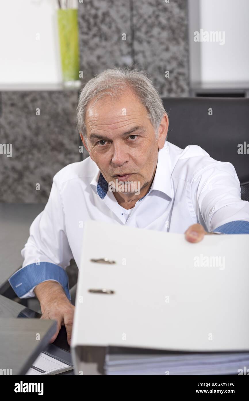 Handover file hi-res stock photography and images - Alamy
