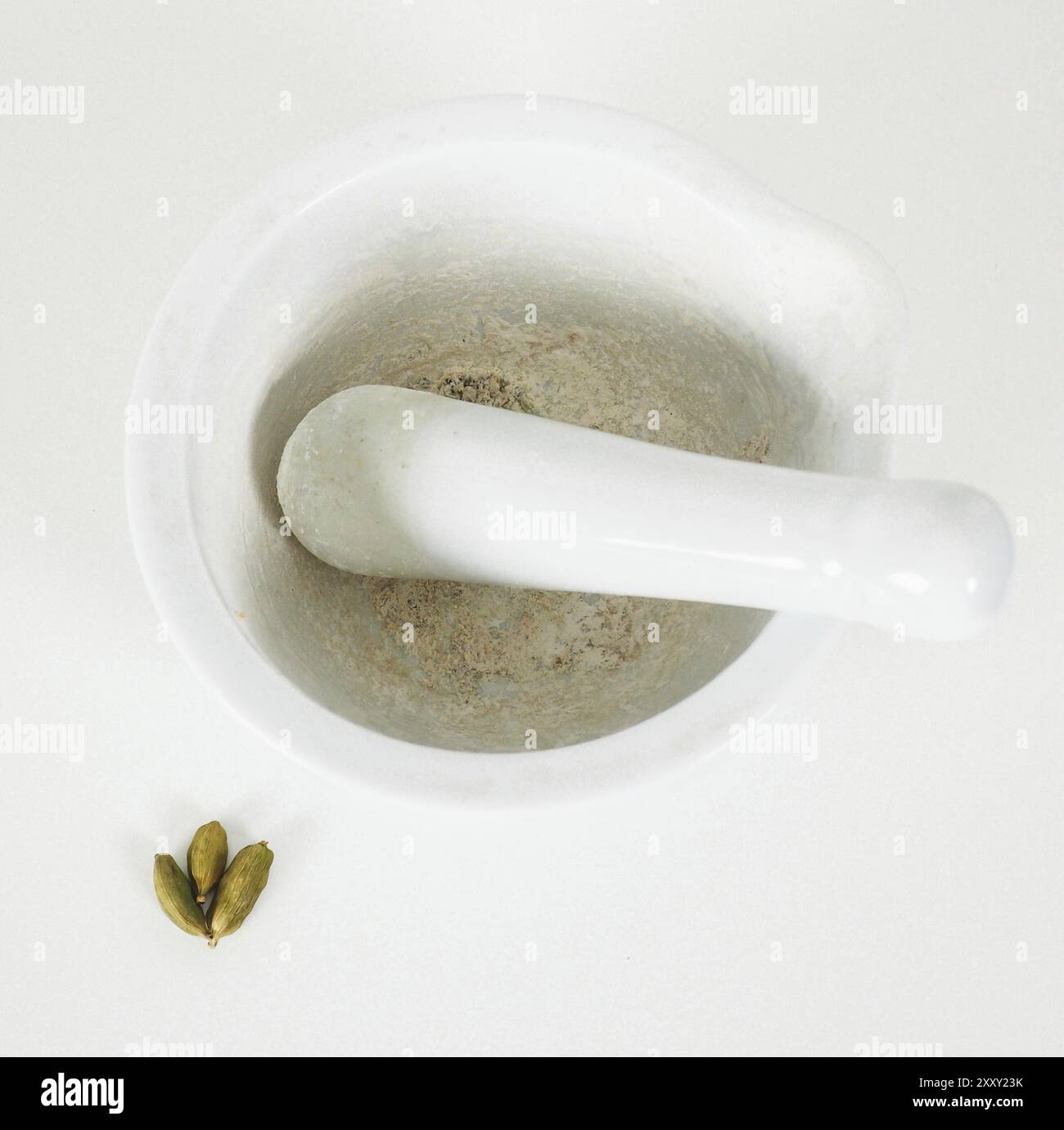 White marble mortar with whole cardamom on the side Stock Photo - Alamy