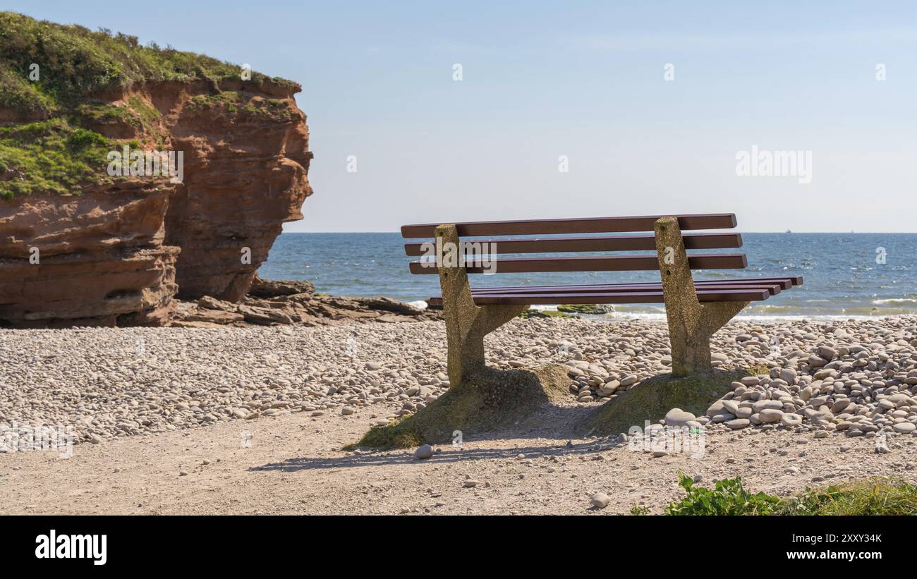 People looking over ledge hi-res stock photography and images - Alamy