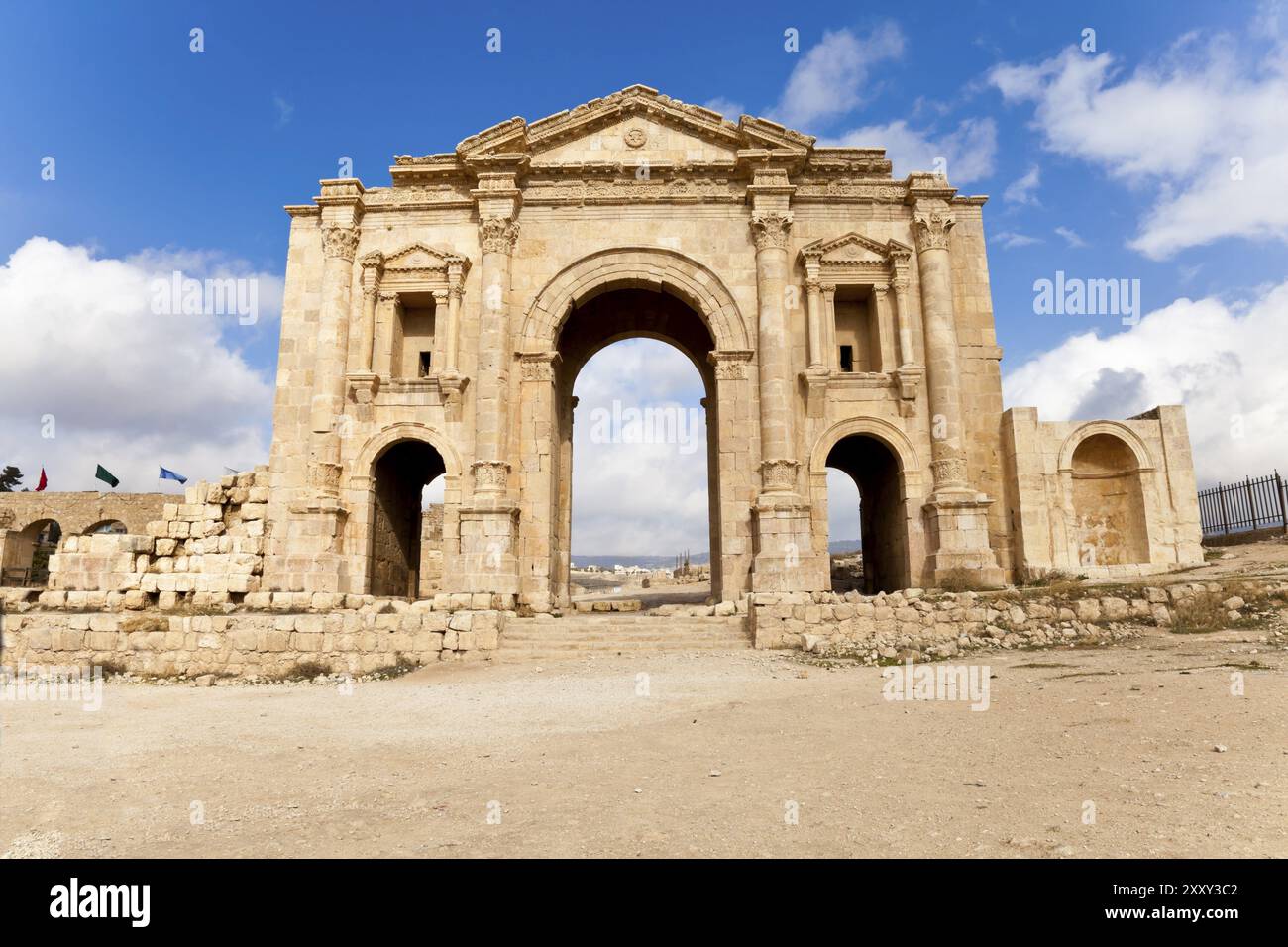 Arch of hadrian in ancient jerash, jordan Stock Photo - Alamy