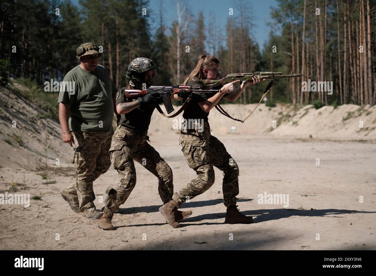 Volunteers from the women's air defense groups of the Ukraine ...