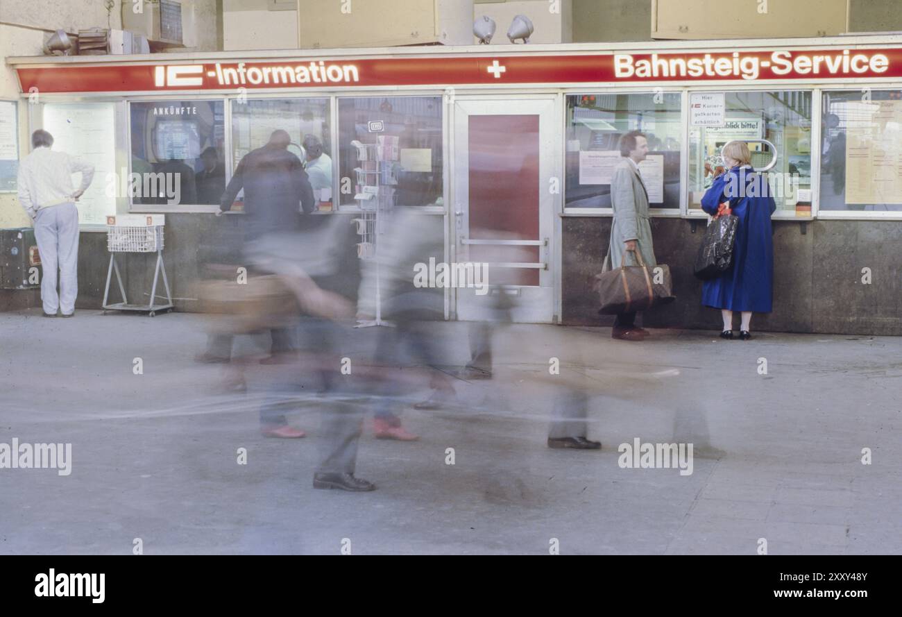 1980s service station hi-res stock photography and images - Alamy