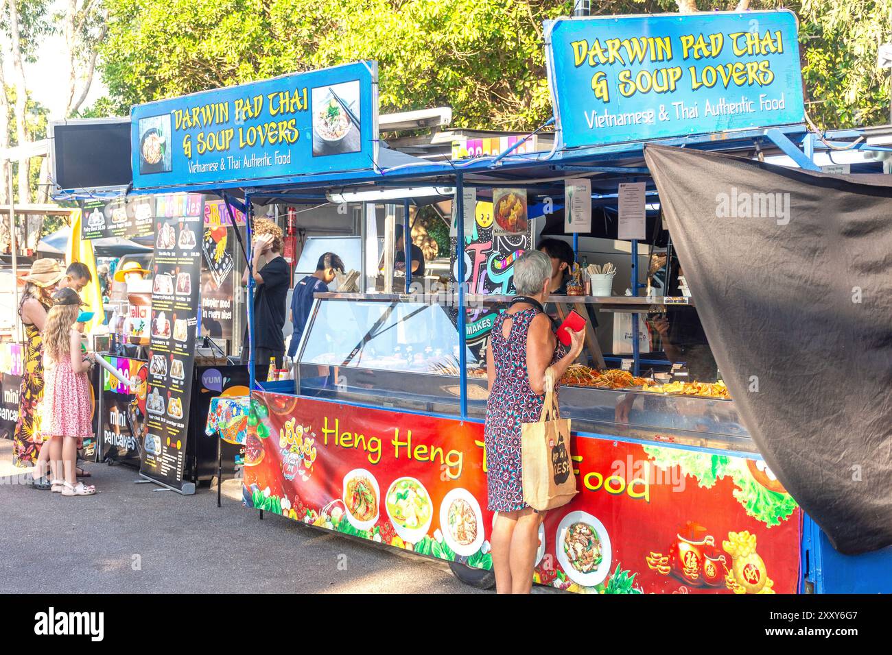 Vietnamese and Thai food stall, Mindil Beach Sunset Market, The Gardens ...