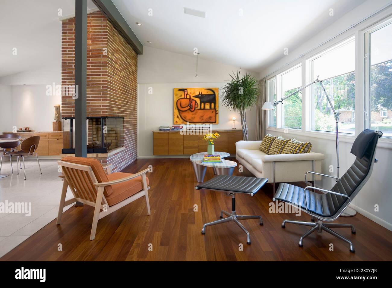 Modern 50's living room with floor to ceiling brick fireplace Stock ...
