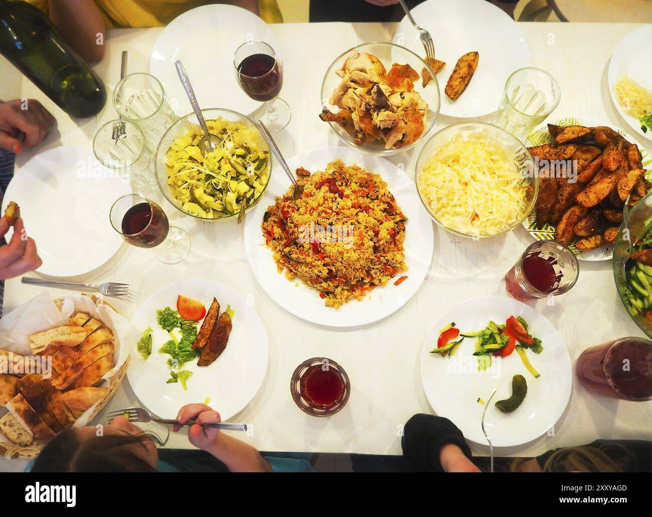 Birds eye view of people eating dinner hi-res stock photography and ...