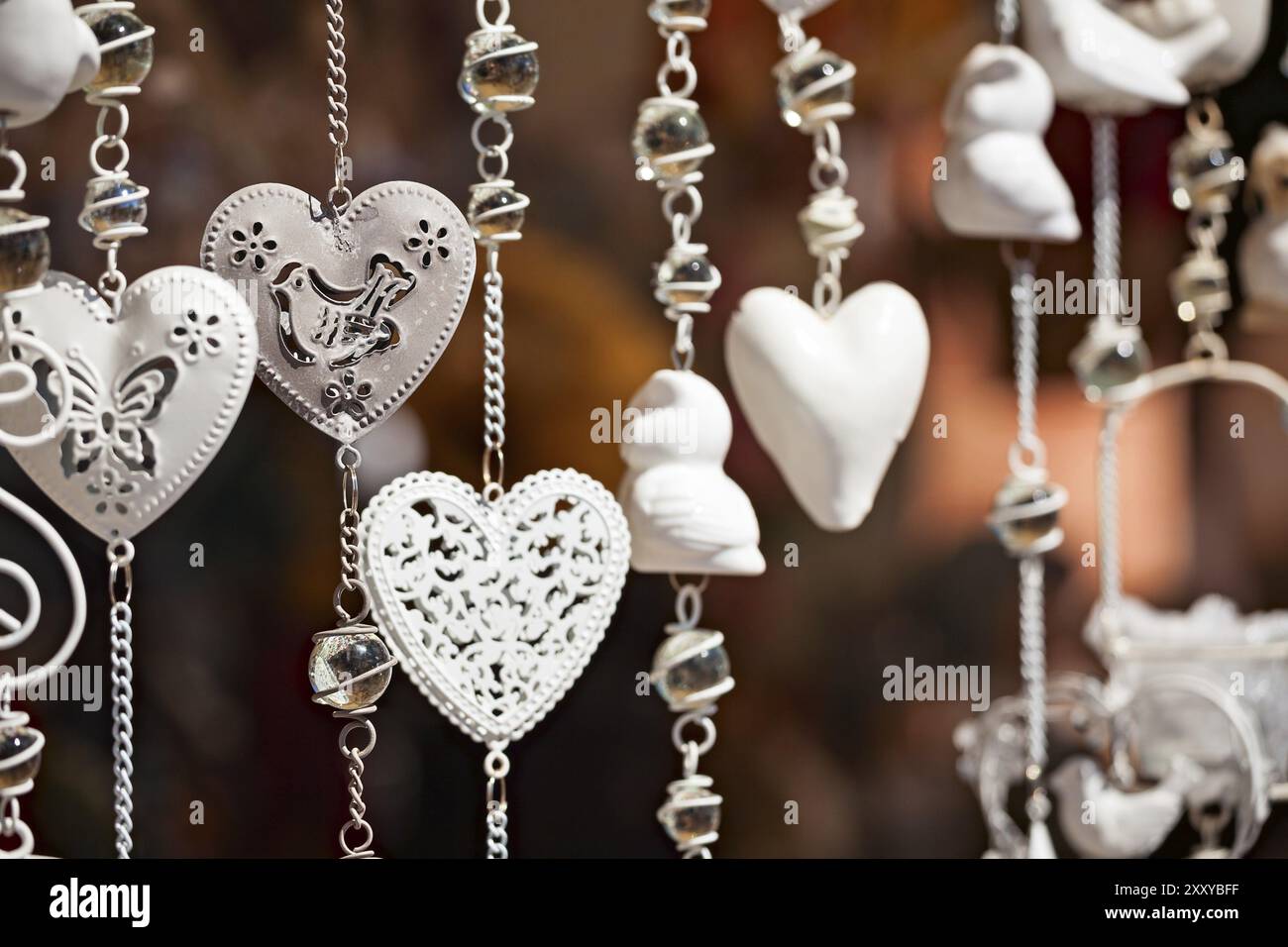 Heart hanging icon hi-res stock photography and images - Alamy