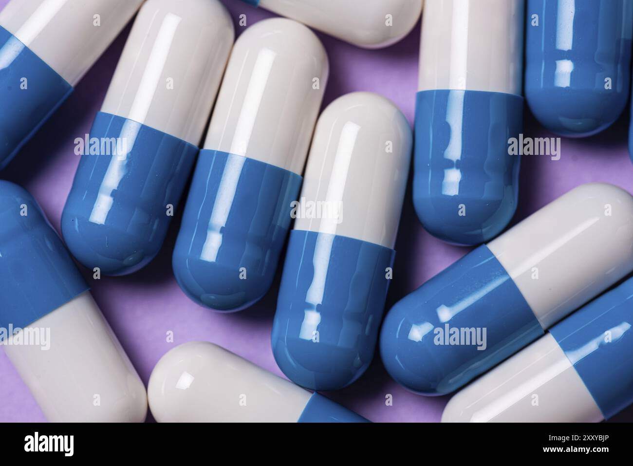 Pills on the table hi-res stock photography and images - Alamy