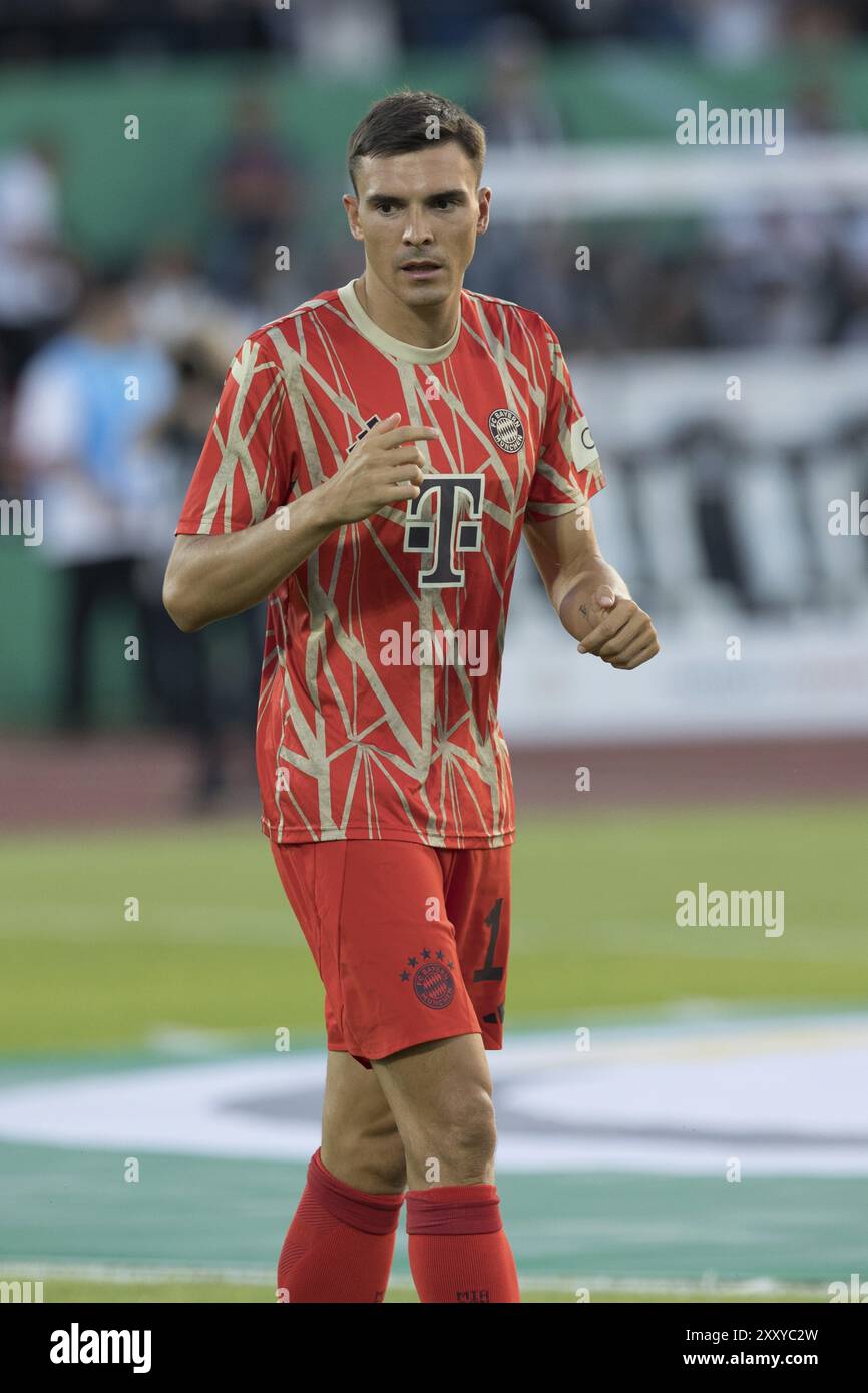 Football match, Joao PALINHA FC Bayern Munich warming up in front of ...