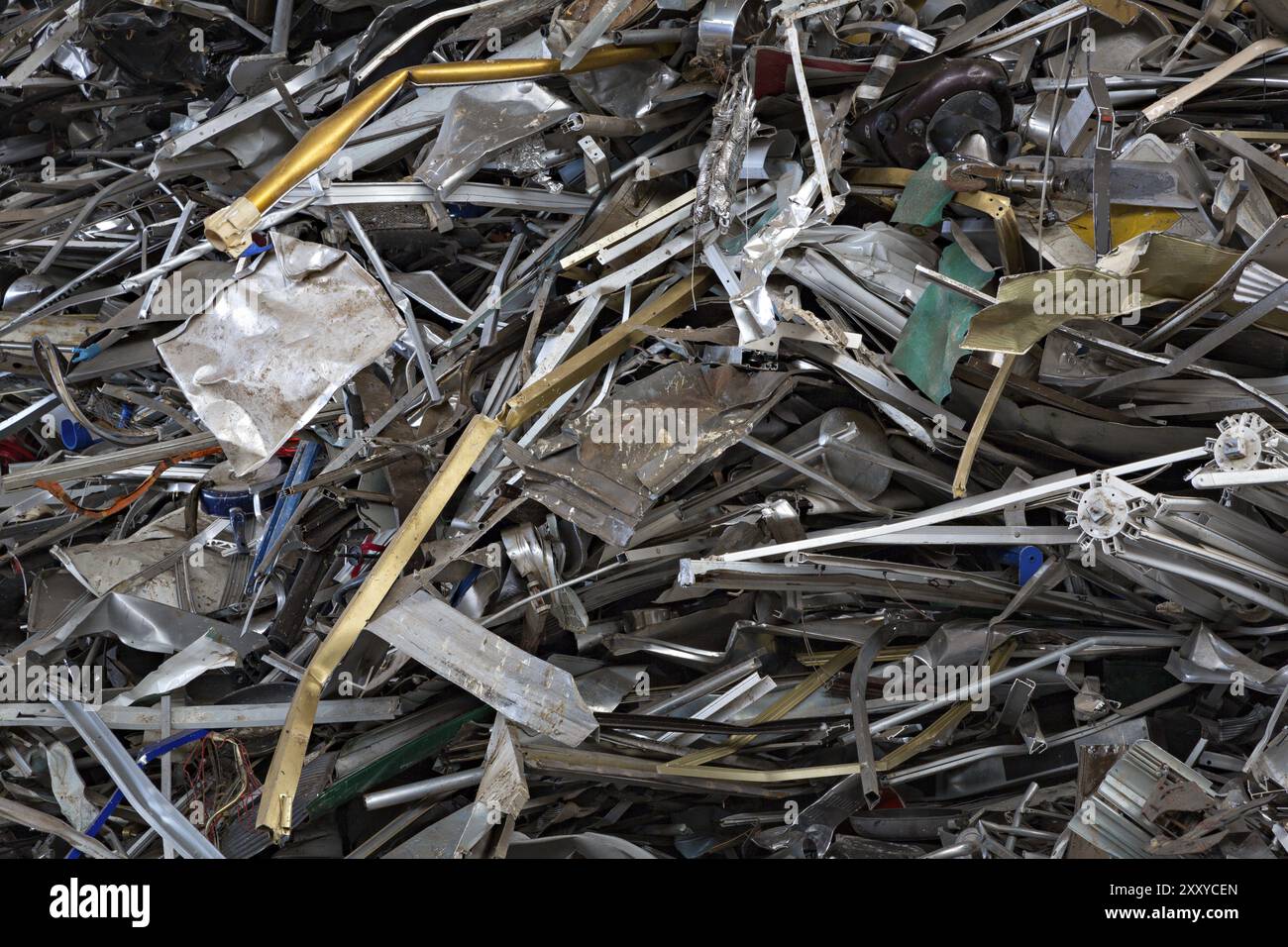 Salvage sorting hi-res stock photography and images - Alamy