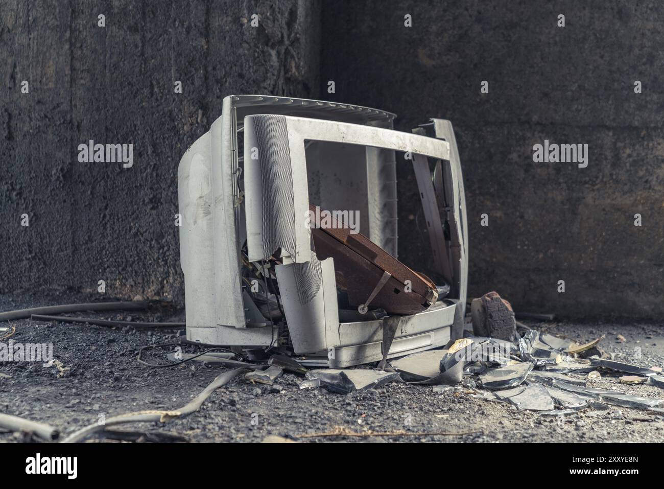 An old broken tube TV on a factory floor Stock Photo - Alamy