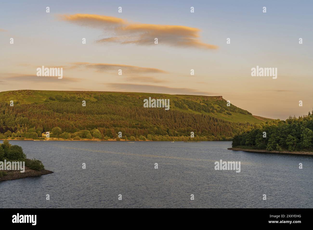 Evening light over the Peak District at the Ladybower Reservoir near ...