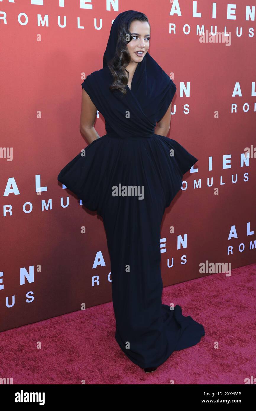 Alien romulus isabela merced hi-res stock photography and images - Alamy