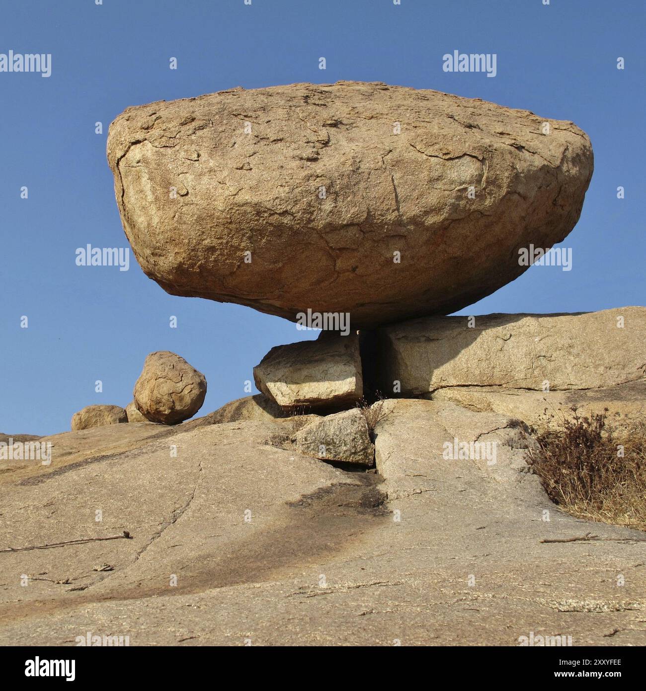 Balancing rock india hi-res stock photography and images - Alamy