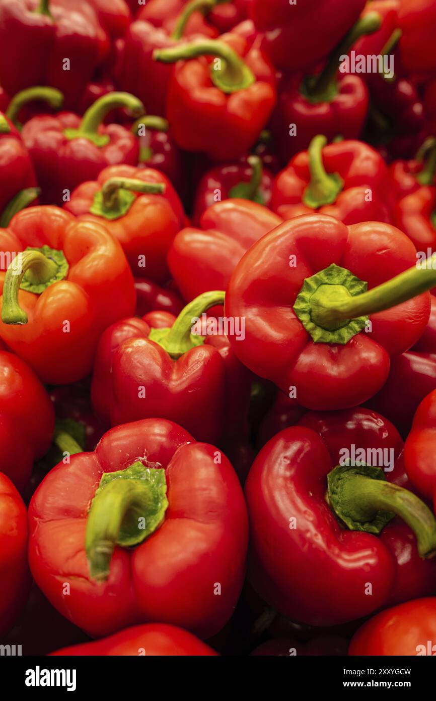 Big pile of red peppers in a store Stock Photo - Alamy