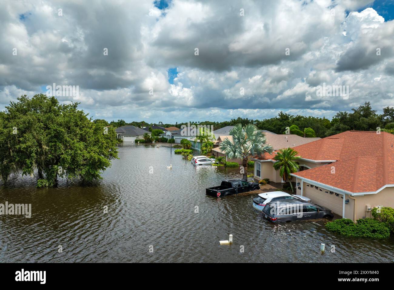 Flooded houses and cars from hurricane Debby rainfall water in Laurel ...