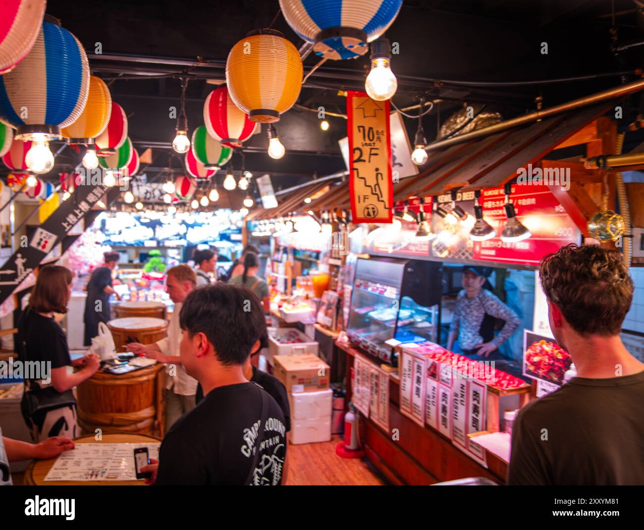Kyoto market vendor fish hi-res stock photography and images - Alamy