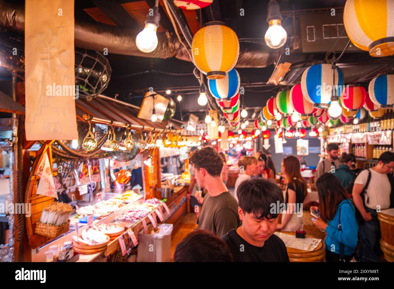 Kyoto market vendor fish hi-res stock photography and images - Alamy