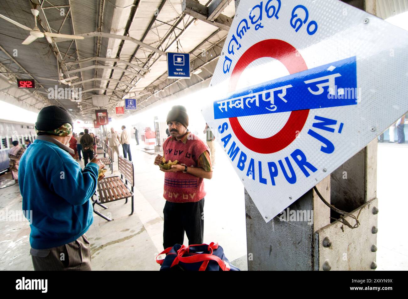 Passengers waiting for the train at the sambalpur Junction train station in India Stock Photo ...