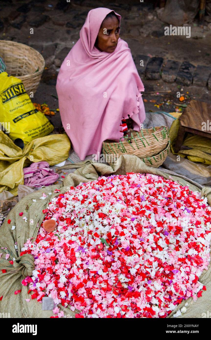 Mallick Ghat is one of the biggest flower markets in Asia. Early ...