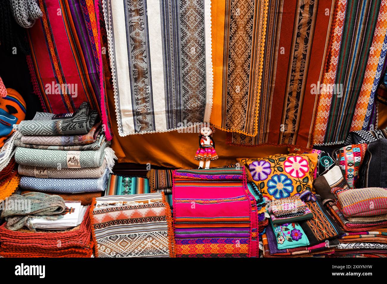 Colourful Peruvian Souveniers at Mercado Artesanal Pisac, Sacred Valley ...