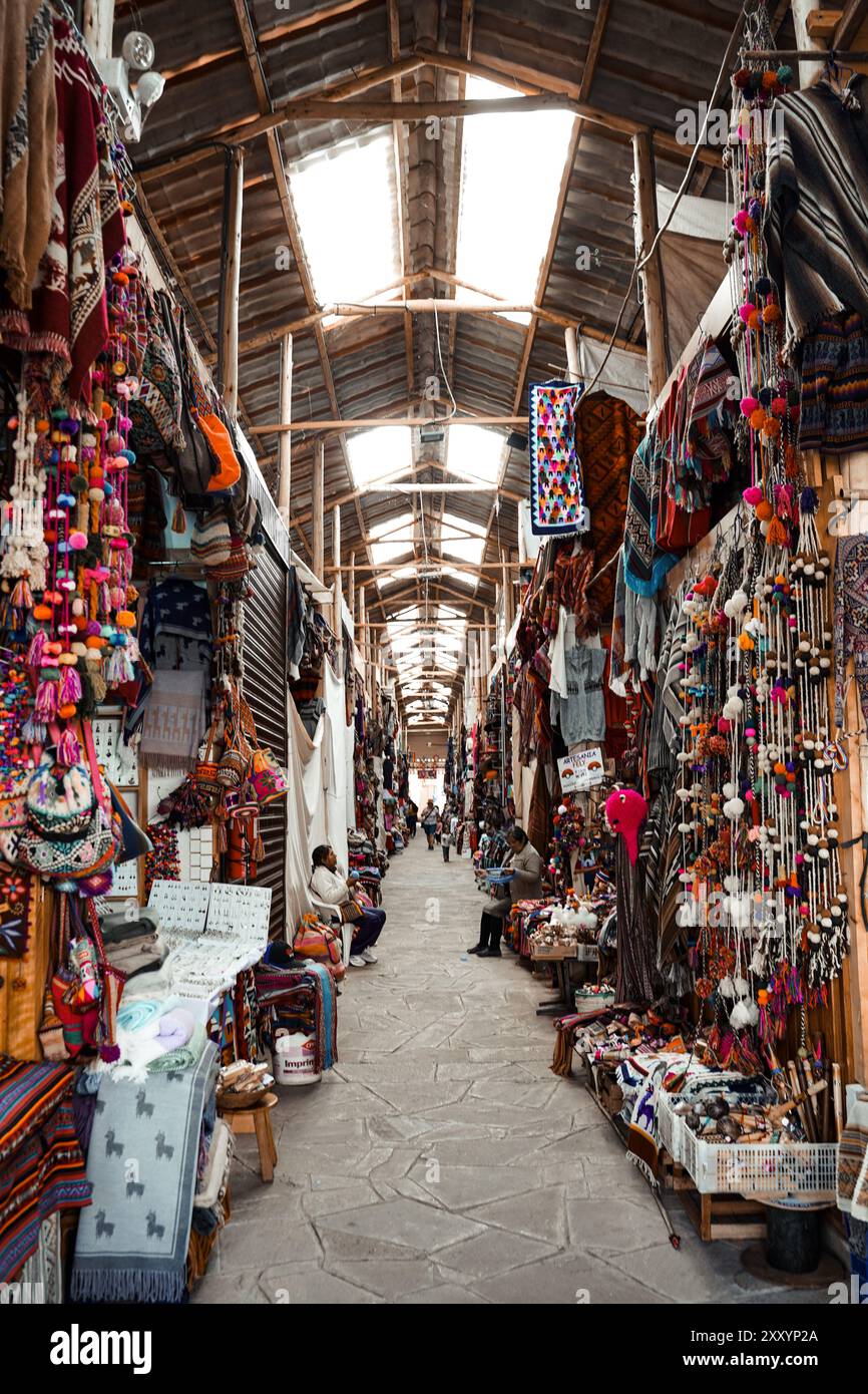 Colourful Peruvian Souveniers at Mercado Artesanal Pisac, Sacred Valley ...