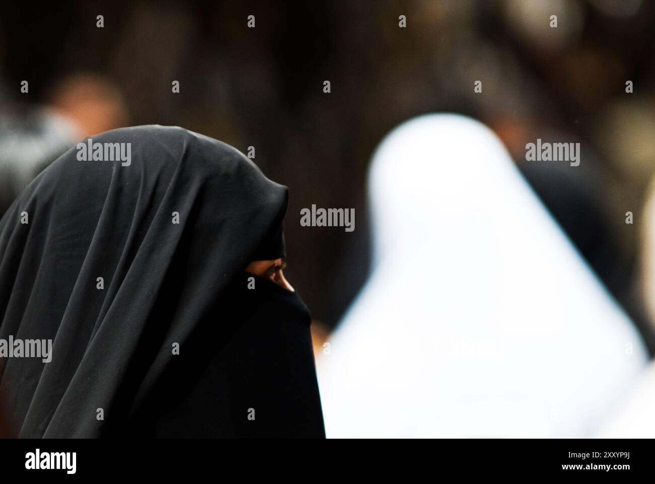 Veiled women walking through the vibrant bazaars in Cairo, Egypt Stock ...