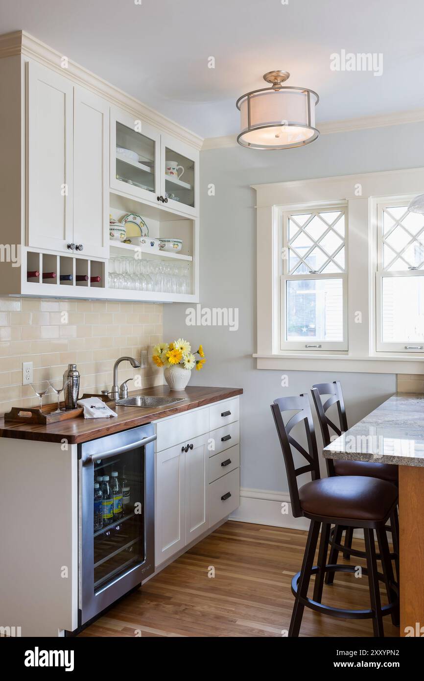 Bar area kitchen sink hi-res stock photography and images - Alamy