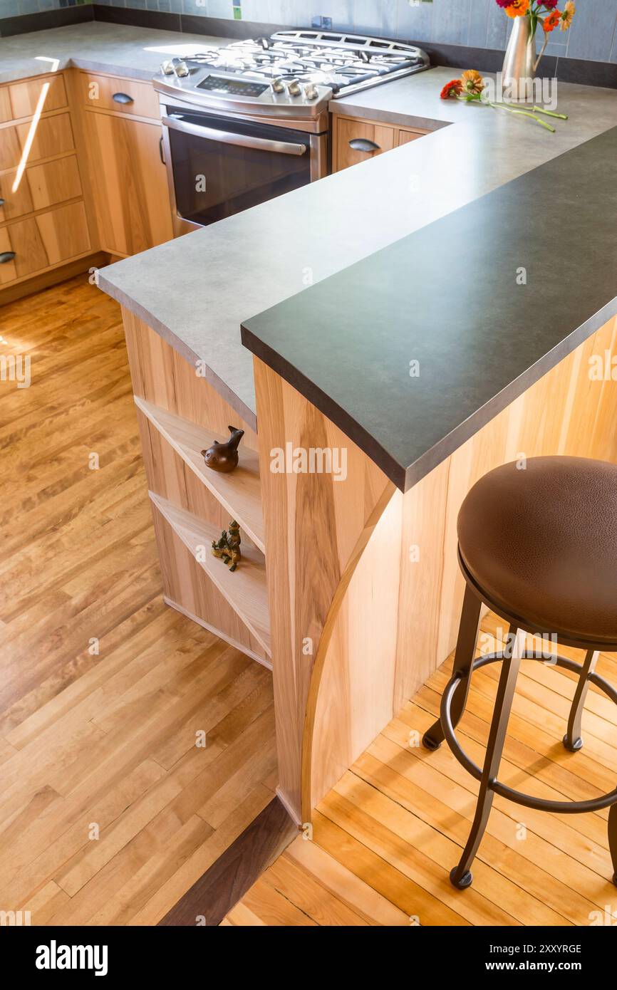 Curved bar counter hi-res stock photography and images - Alamy