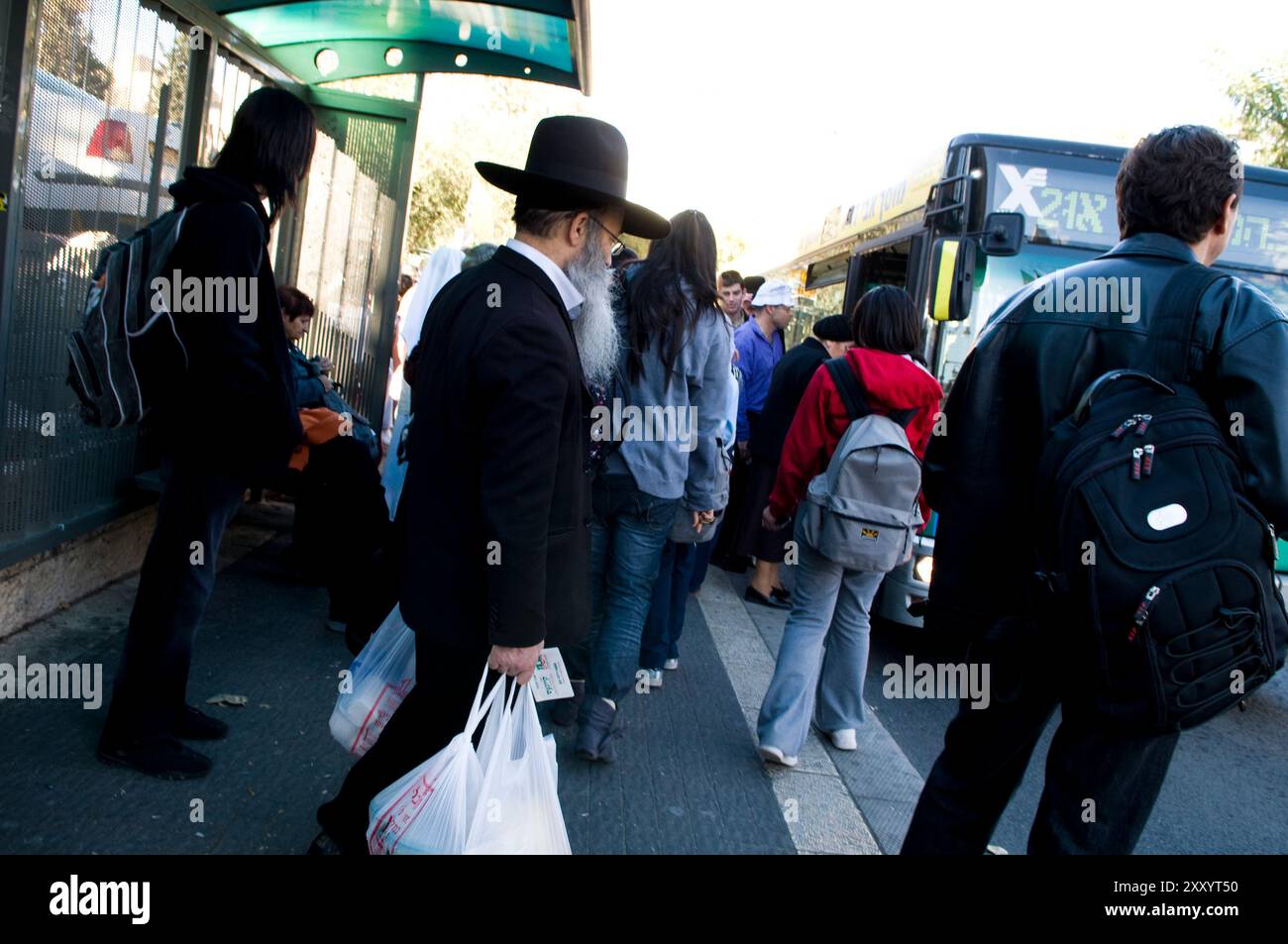 Passengers boarding bus 21A in Jeruslaem, Israel Stock Photo - Alamy