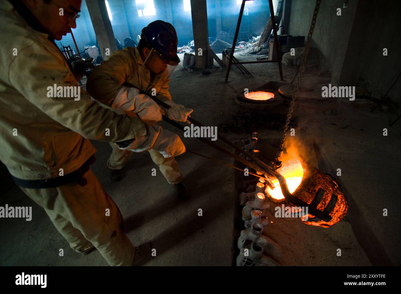 Poured metal sculpture hi-res stock photography and images - Alamy