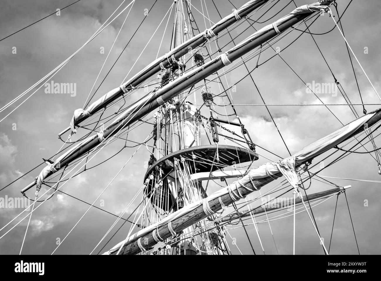 Ocean ship dock port Black and White Stock Photos & Images - Alamy