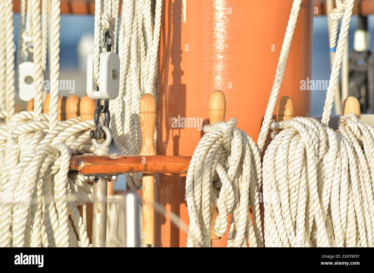 Old sailing ship rigging hi-res stock photography and images - Alamy