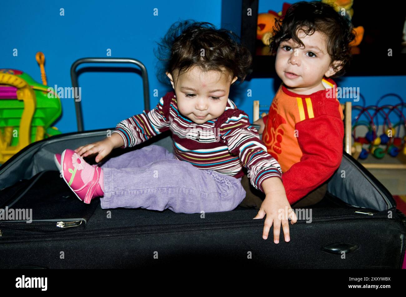 Cute twins play together Stock Photo - Alamy