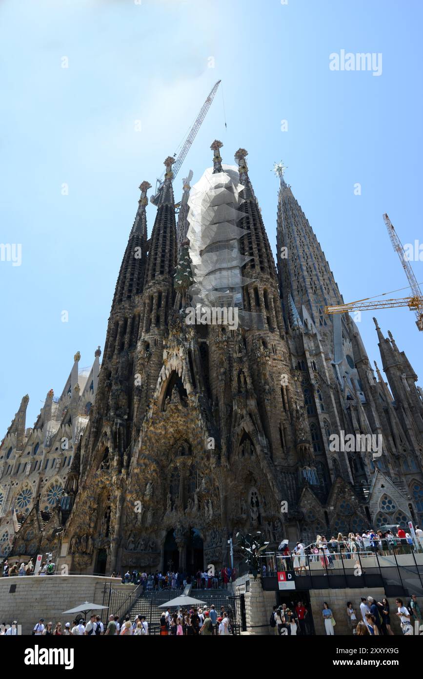 Sagrada familia temple under construction hi-res stock photography and ...