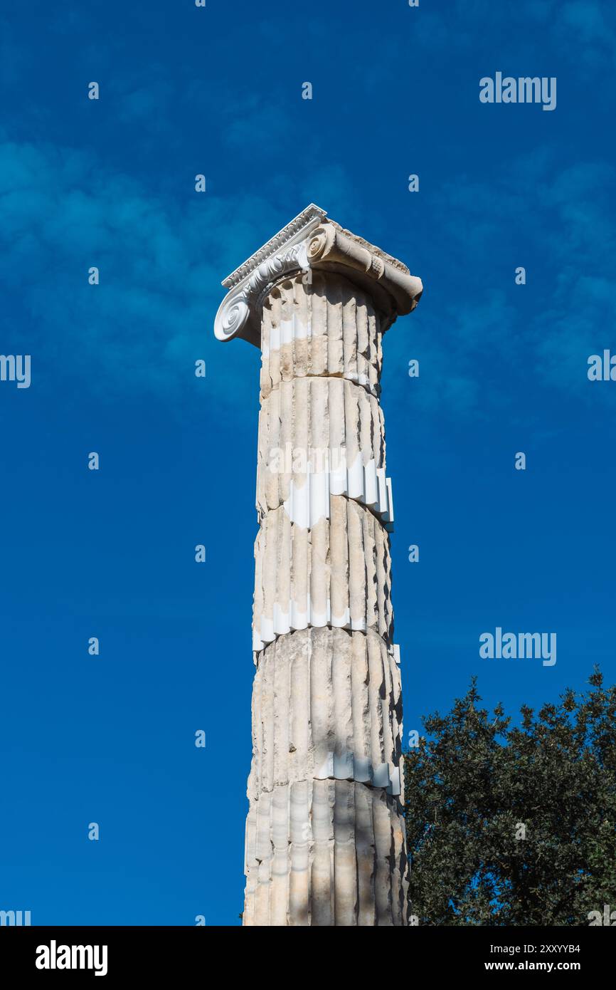 Fluted column remnant hi-res stock photography and images - Alamy
